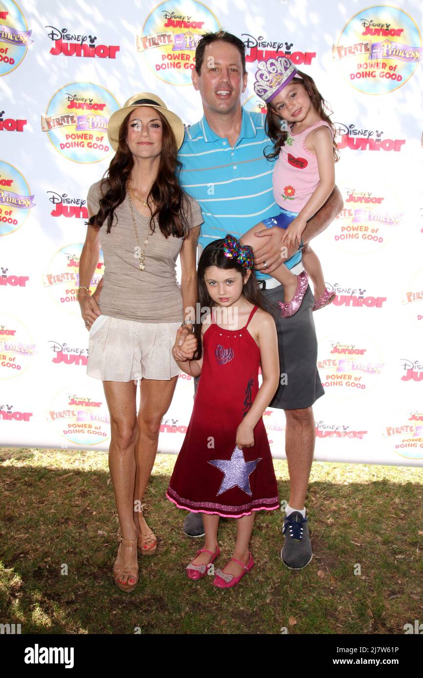 LOS ANGELES - AUG 16: Samantha Harris, family at the Disney Junior's ...