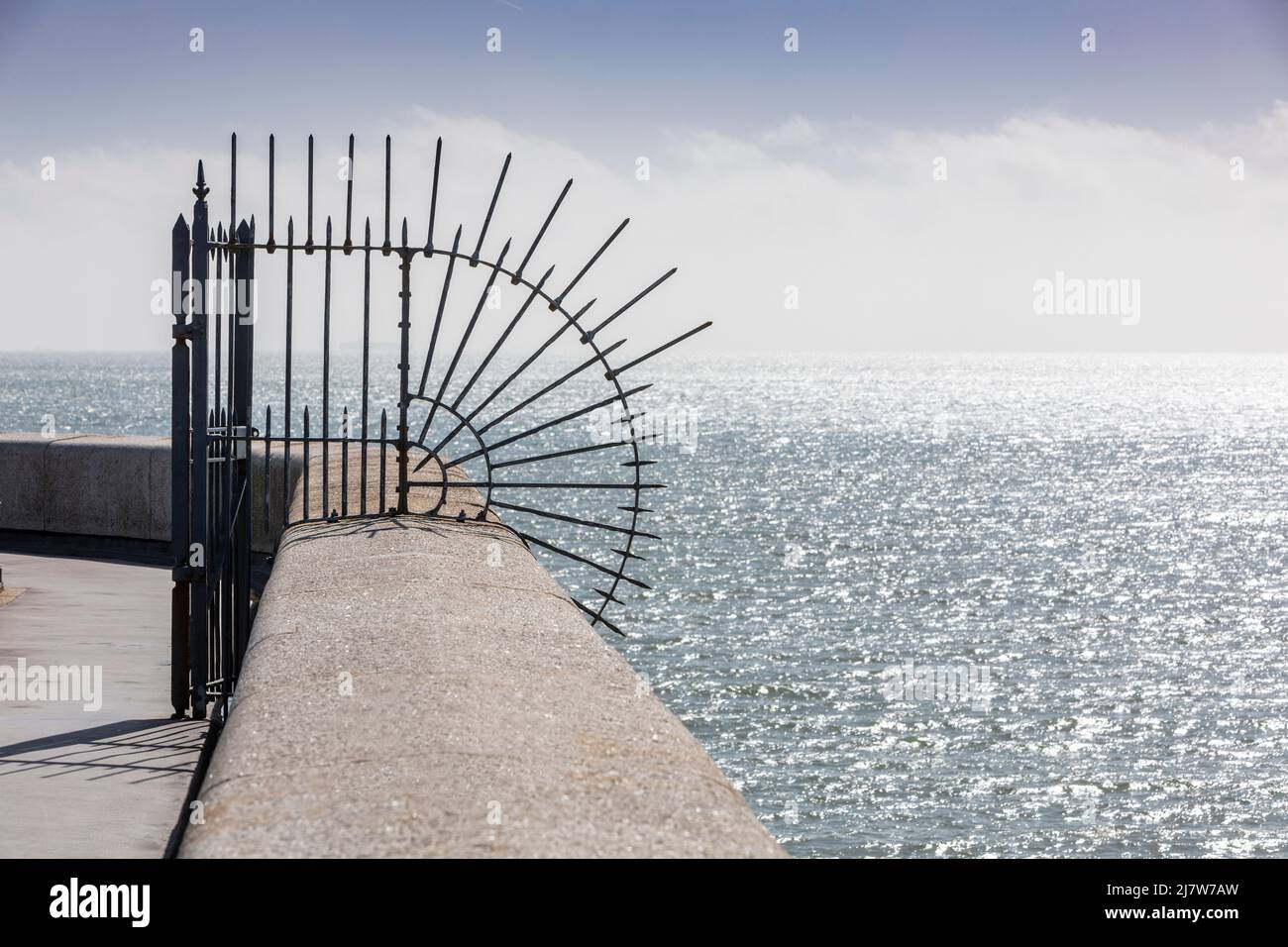 Metal guard hi-res stock photography and images - Alamy