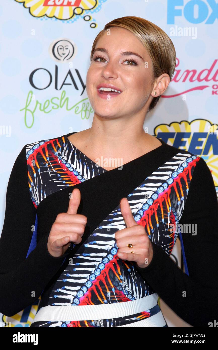 LOS ANGELES - AUG 10: Shailene Woodley at the 2014 Teen Choice Awards ...