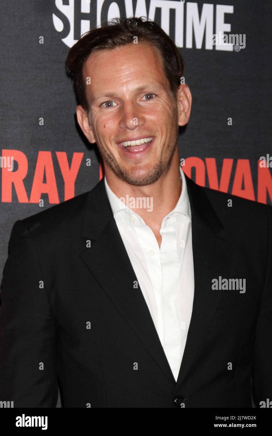 Kip Pardue Ray Donovan Marvel's Runaways Casts Buffy Actor & More As