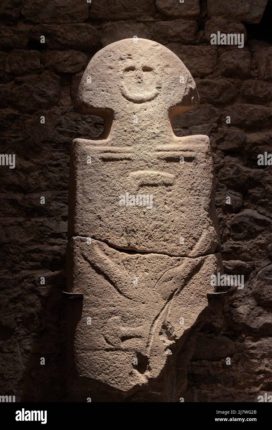 Minucciano III , figura maschile - statua stele in pietra arenaria - IV ...