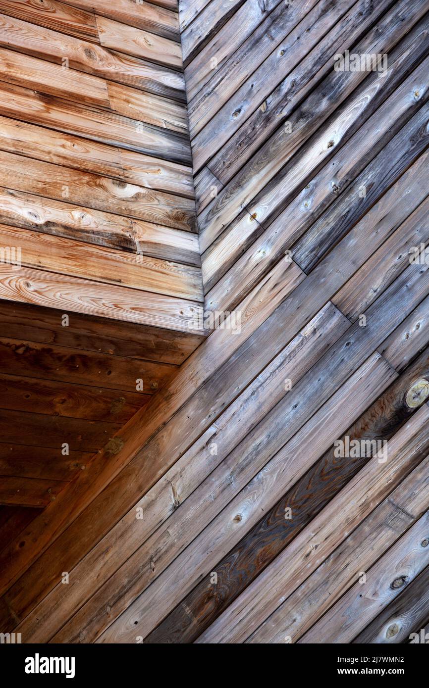 Boards 2x4 hi-res stock photography and images - Alamy