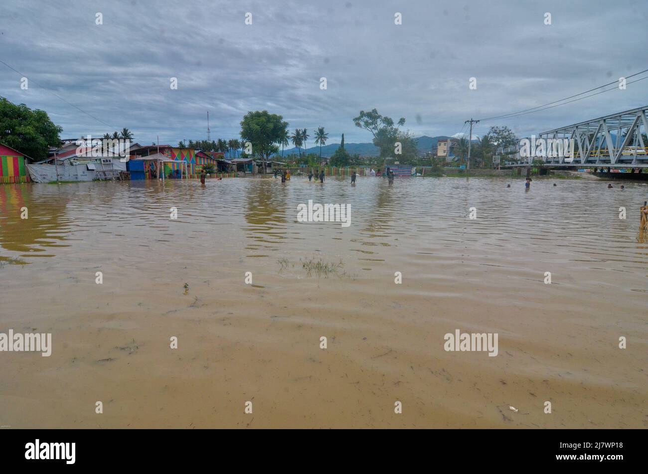 Palu, Indonesia. 10th May, 2022. Due to the overflow of water from the ...