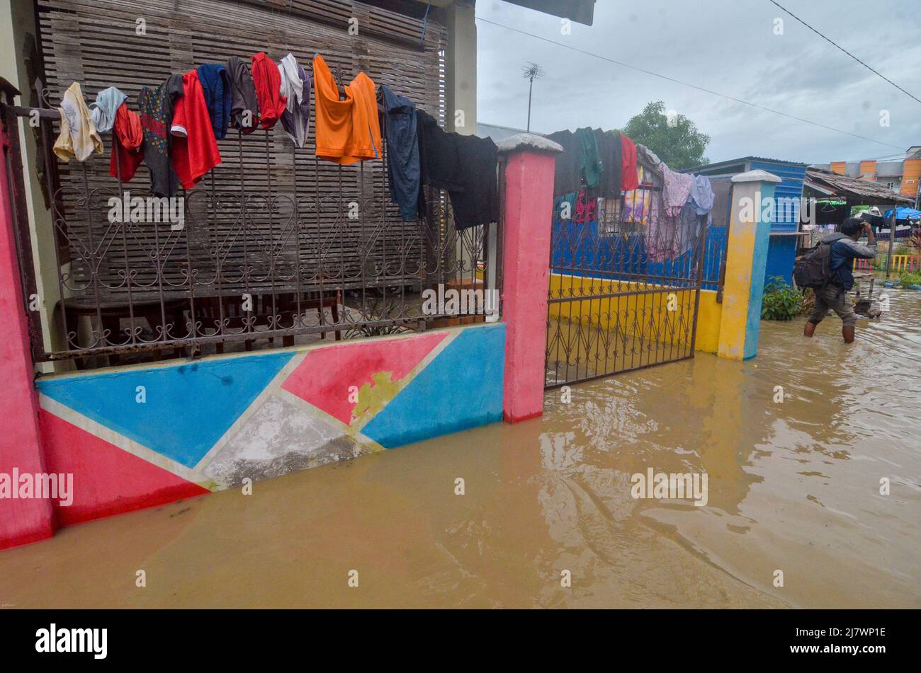 Palu, Indonesia. 10th May, 2022. Due to the overflow of water from the ...