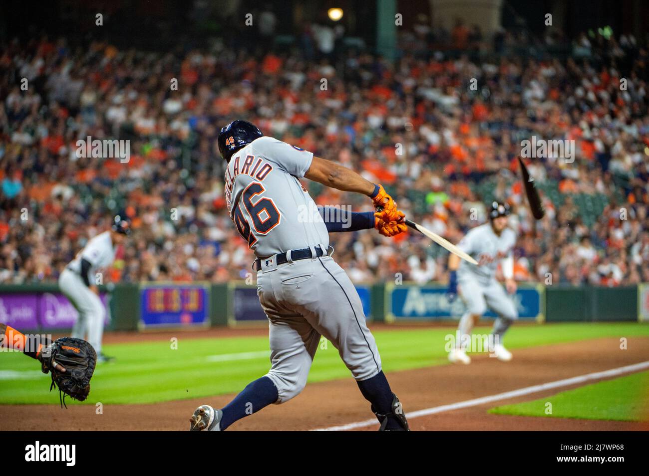 Breaks bat hi-res stock photography and images - Alamy