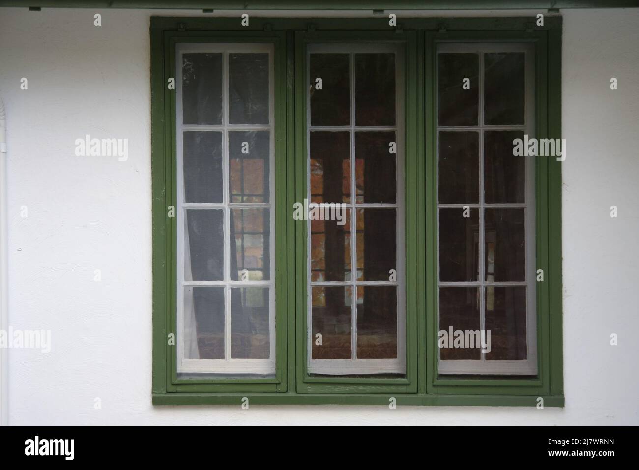 Green trim windows hi-res stock photography and images - Alamy