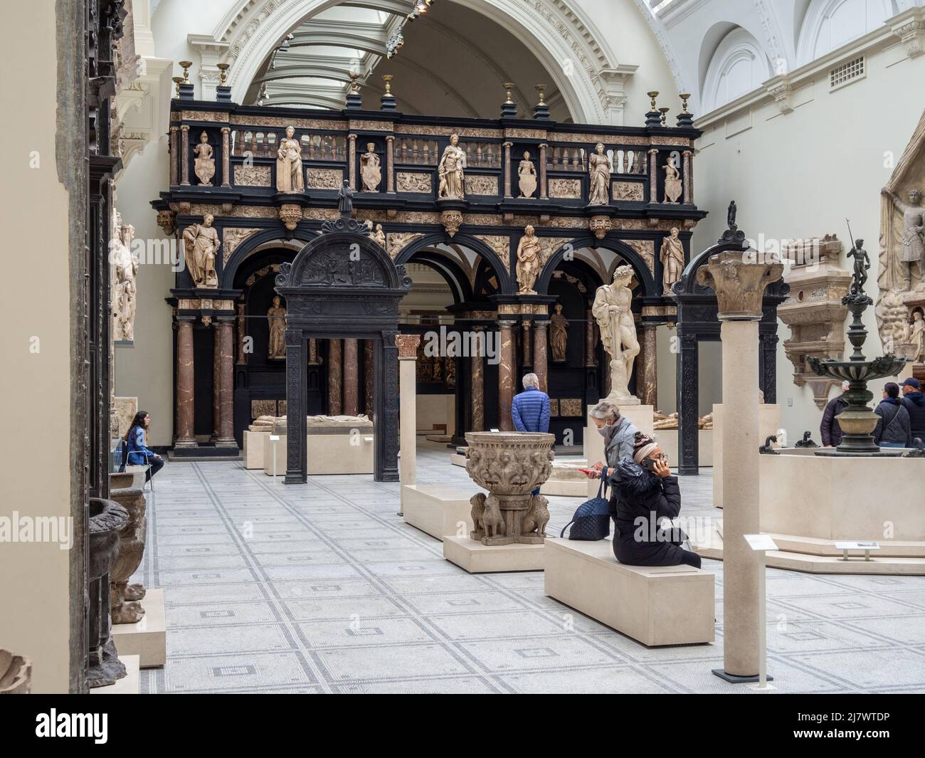 Medieval and Renaissance Gallery, Victoria and Albert Museum, South ...