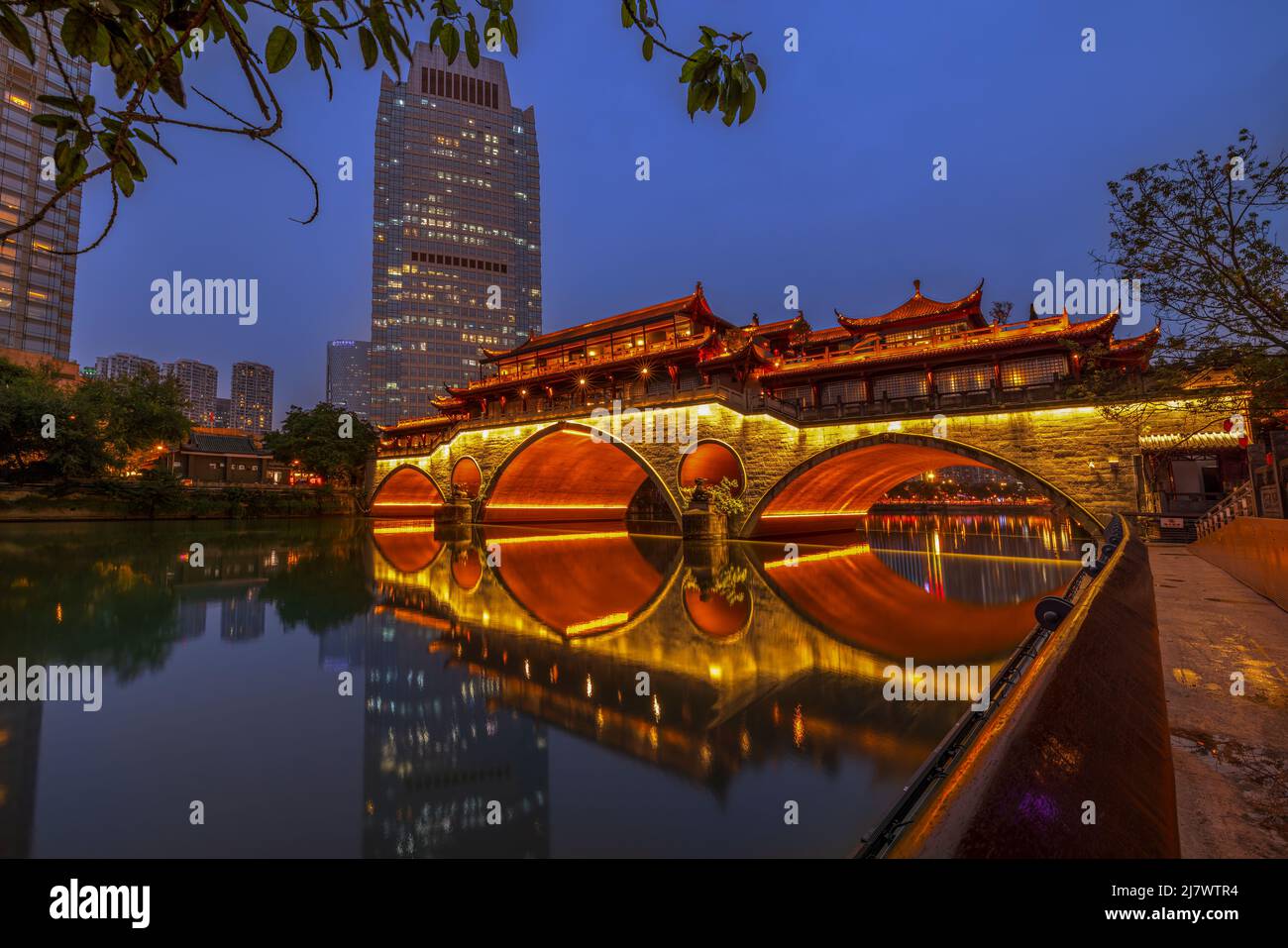 Golden star bridge hi-res stock photography and images - Alamy