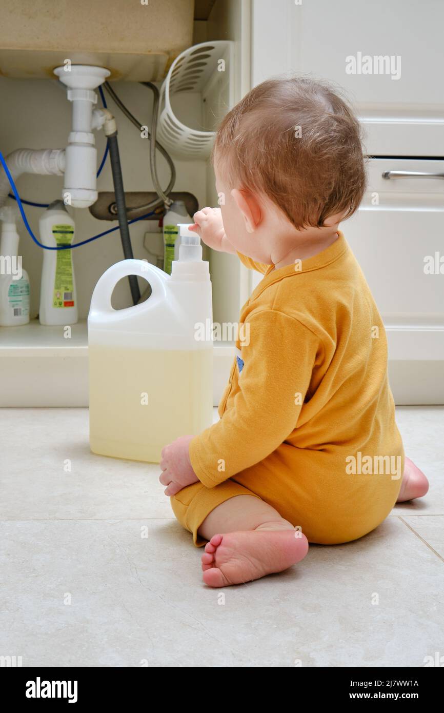 Warning bleach bottle warning hi-res stock photography and images - Alamy