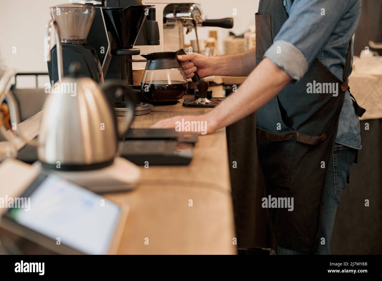 Standing behind the counter hi-res stock photography and images - Alamy