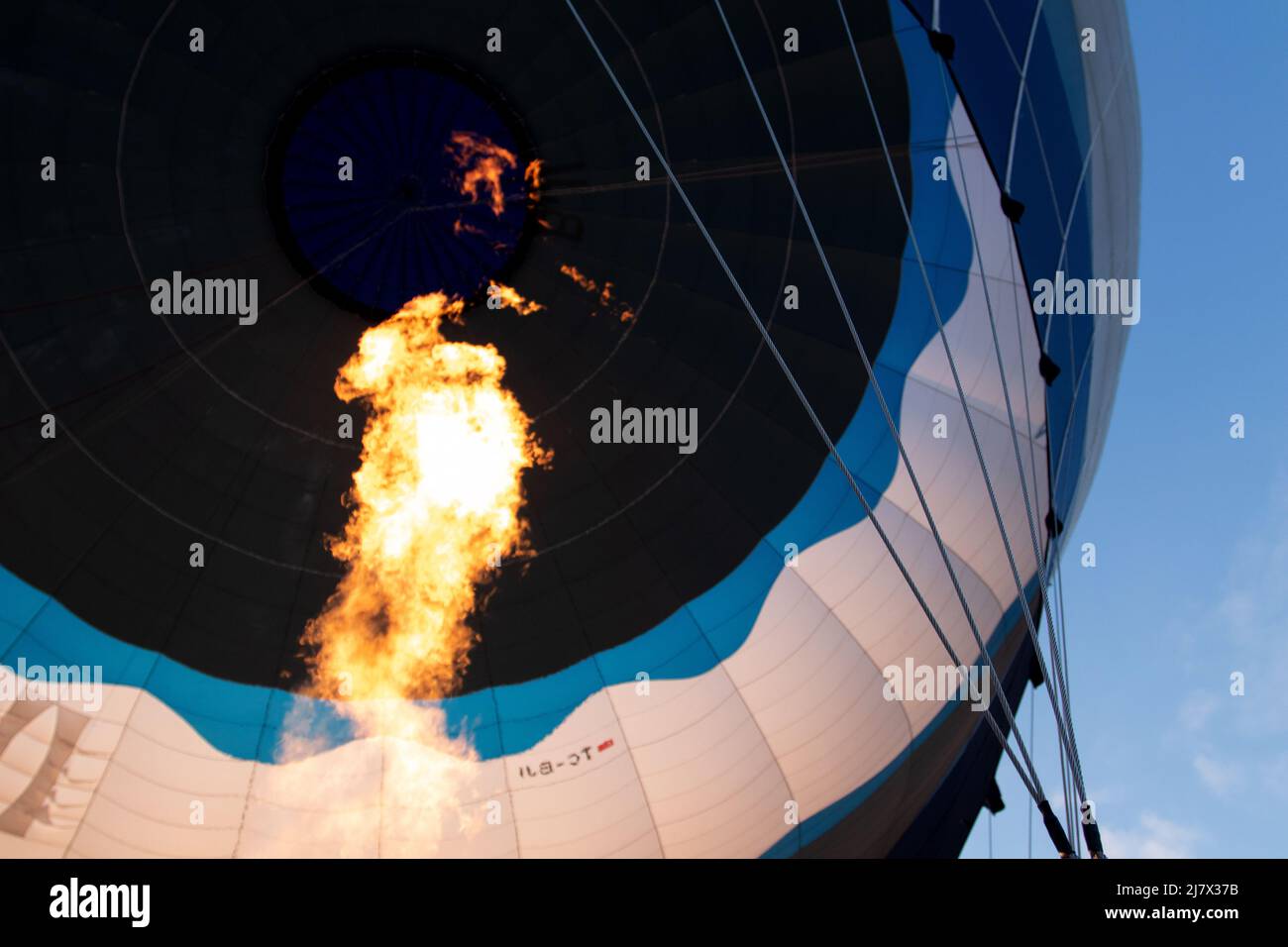 Flame inflating hot air balloon Stock Photo - Alamy
