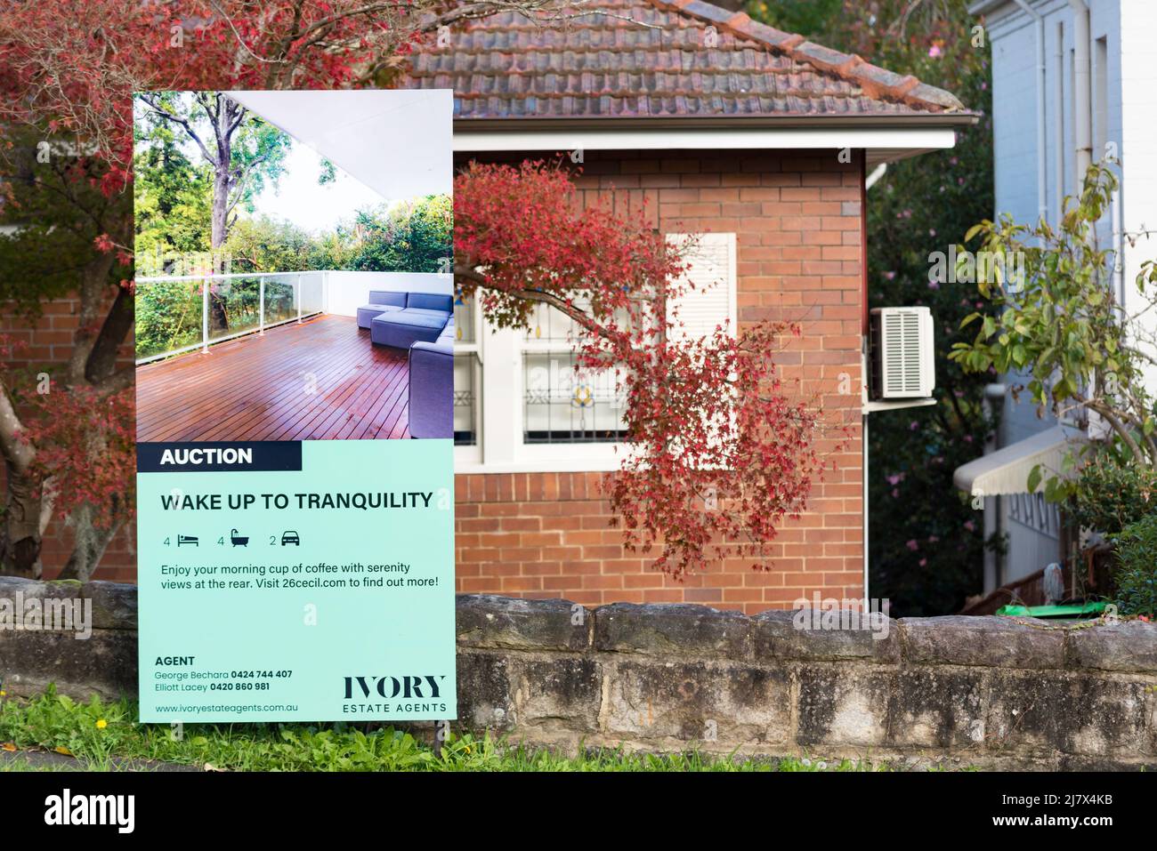Australian house auction sign hi-res stock photography and images - Alamy