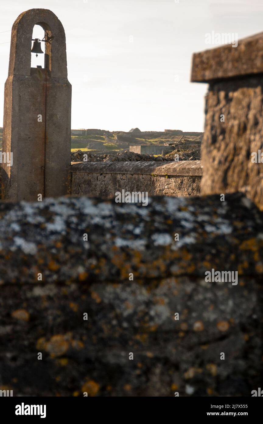 Inis meain church hi-res stock photography and images - Alamy