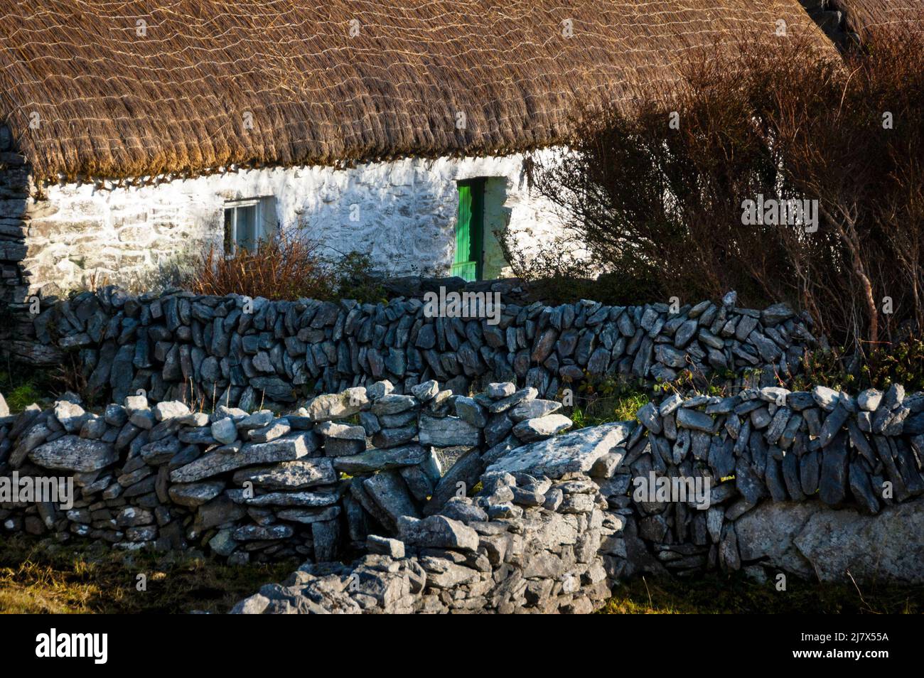 Irish dry stacked stone walls hi-res stock photography and images - Alamy