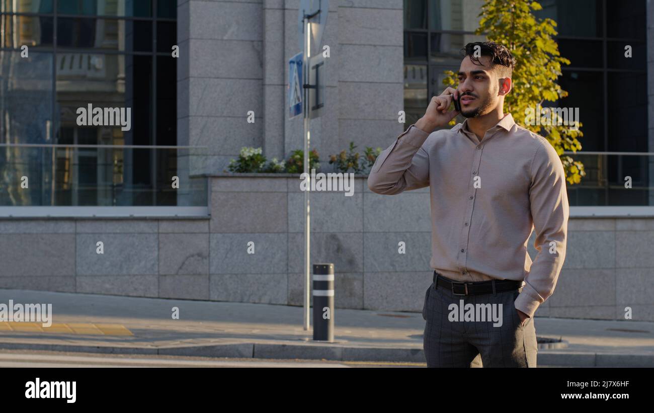 Indian man talking on mobile phone hi-res stock photography and images ...