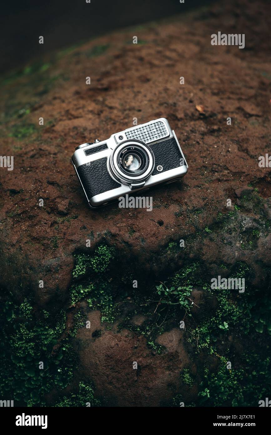 Silver film camera hi-res stock photography and images - Alamy