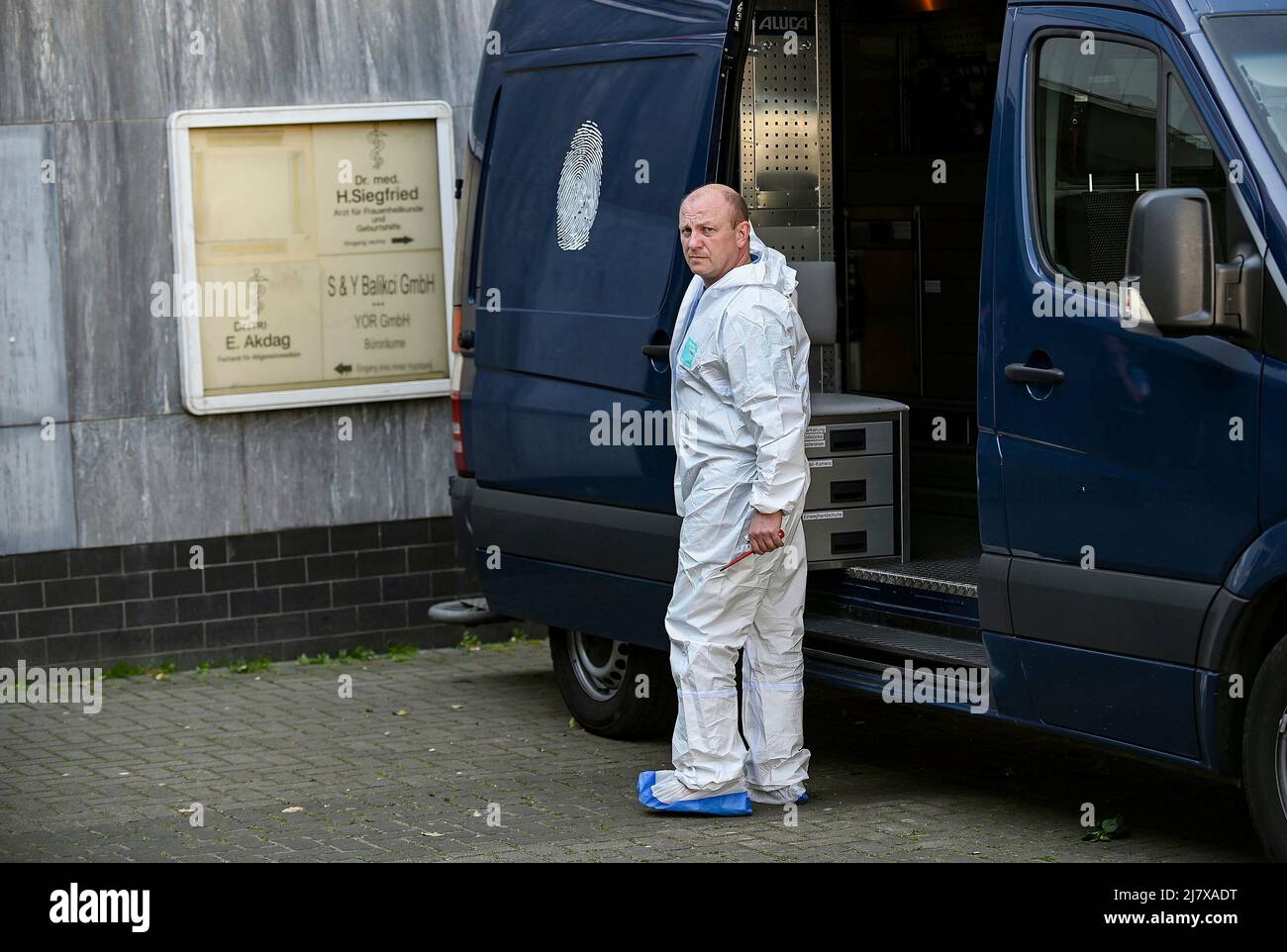 Hanau, Deutschland. 11th May, 2022. 11.05.2022, xpsx, local Hanau blood ...