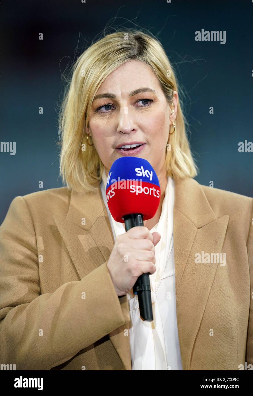 Sky sports presenter kelly cates hi-res stock photography and images ...