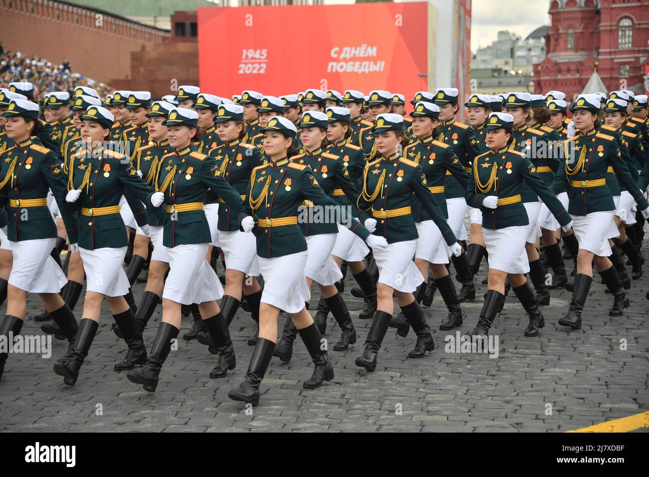 Moscow. Ceremonial calculation of the female military personnel during ...
