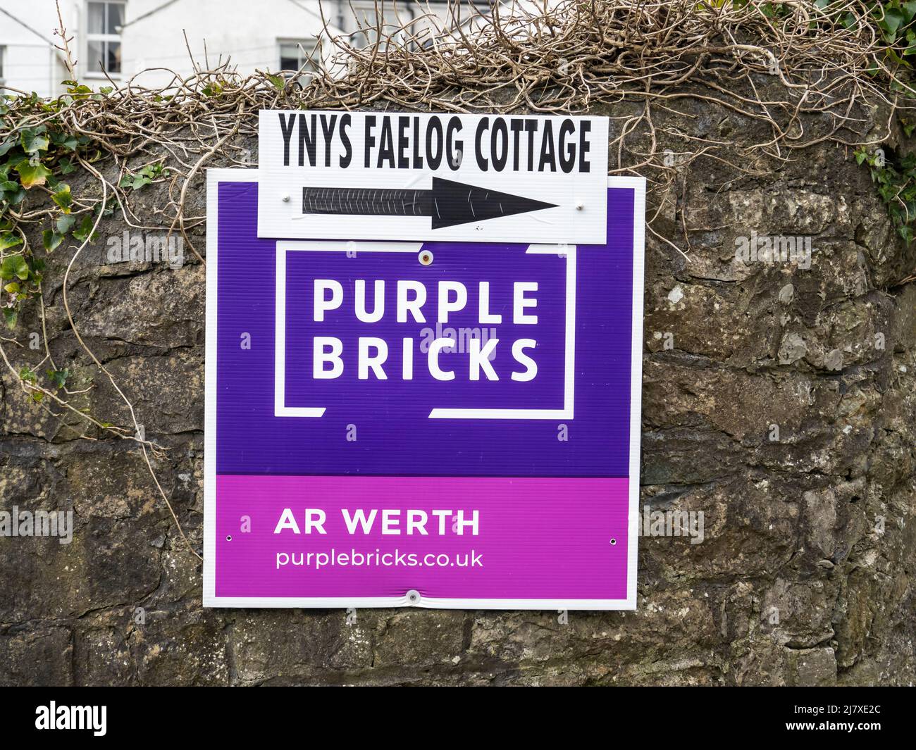 Menai bridge market hi-res stock photography and images - Alamy