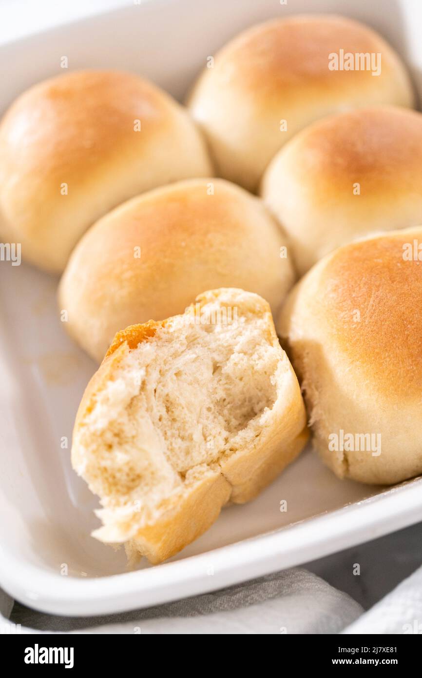 Freshly baked dinner rolls in a white ceramic dish Stock Photo - Alamy