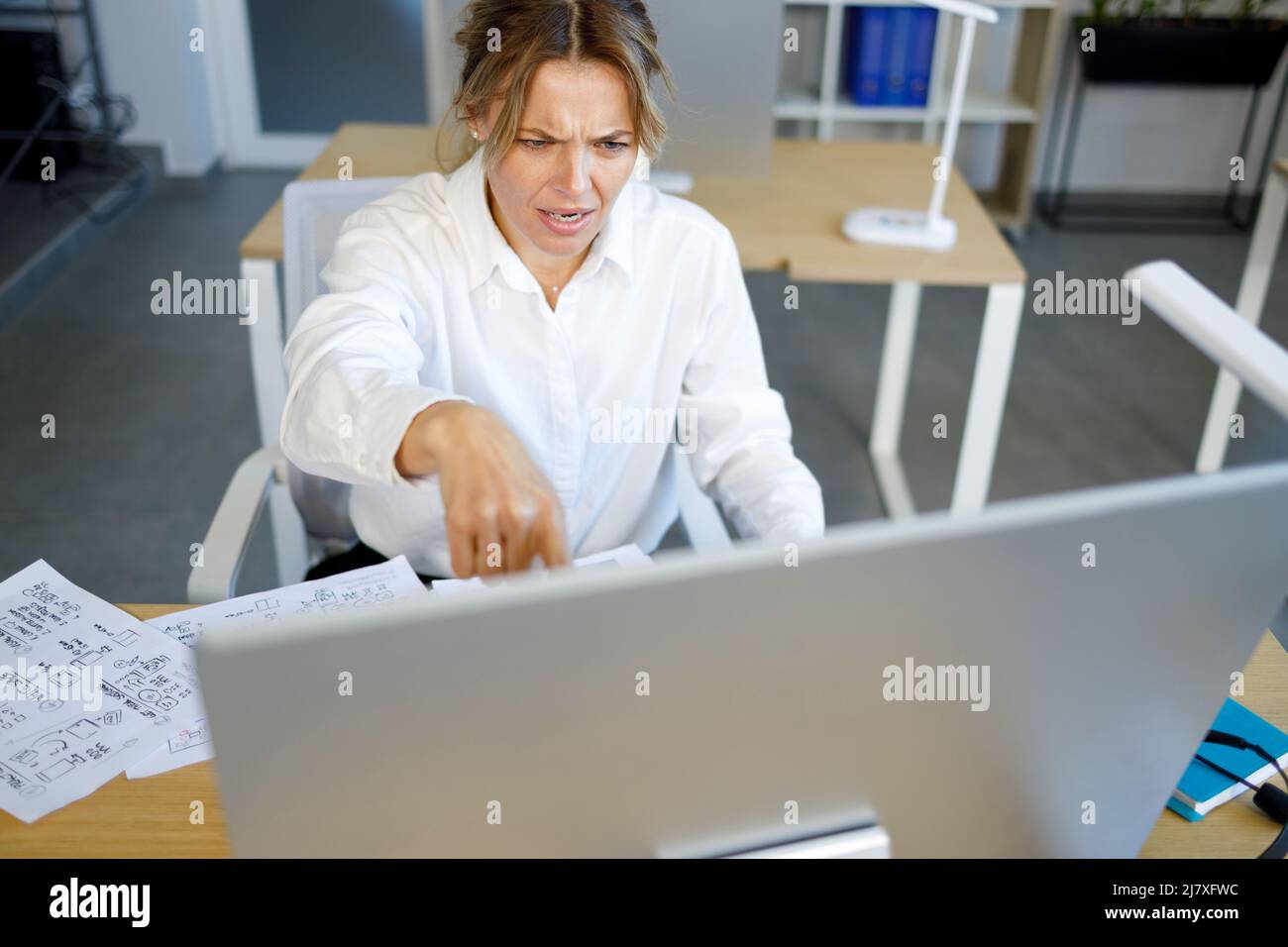 Angry woman pointing screen hi-res stock photography and images - Alamy