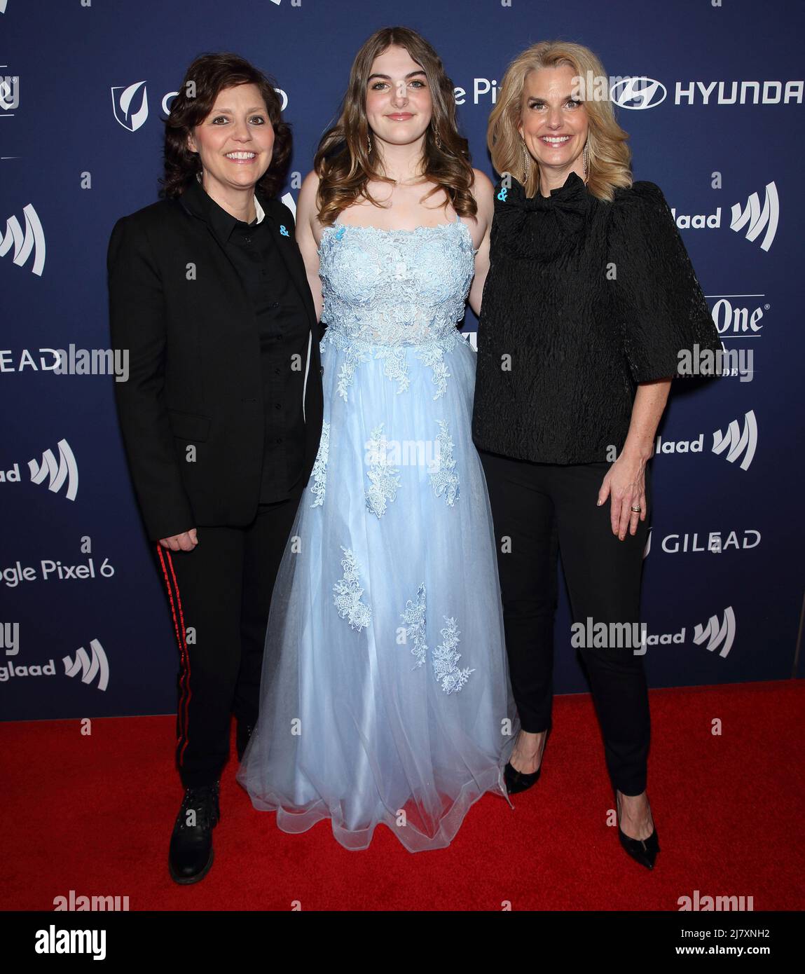06 May 2022 - New York, NY - Sarah Kate Ellis (R) and guests. 33rd ...