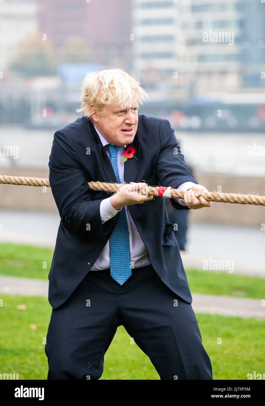 Scruffy man, suit hi-res stock photography and images - Alamy