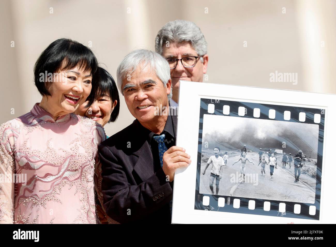 Kim phuc hi-res stock photography and images - Alamy