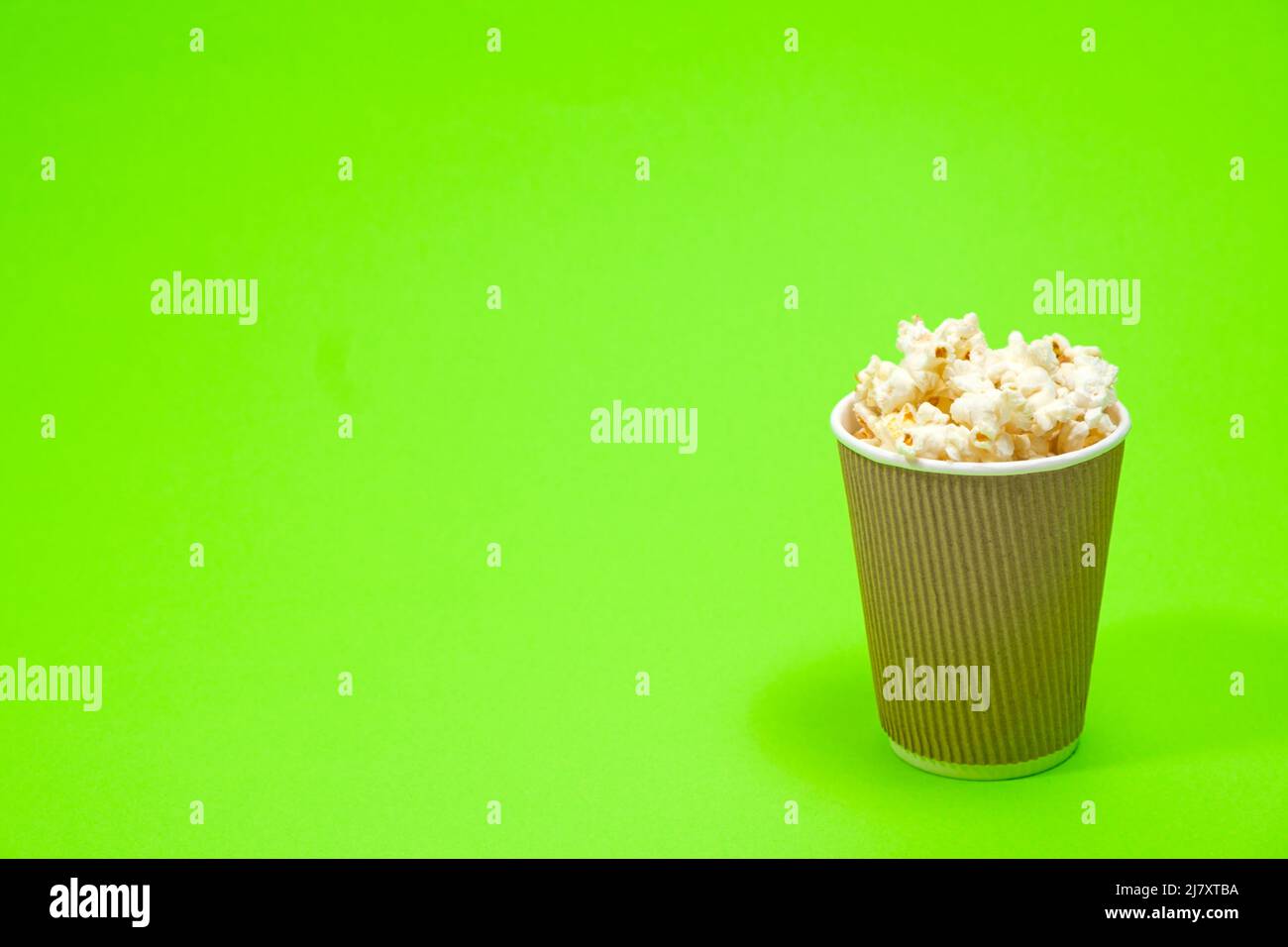 Green white popcorn bucket hi-res stock photography and images - Alamy