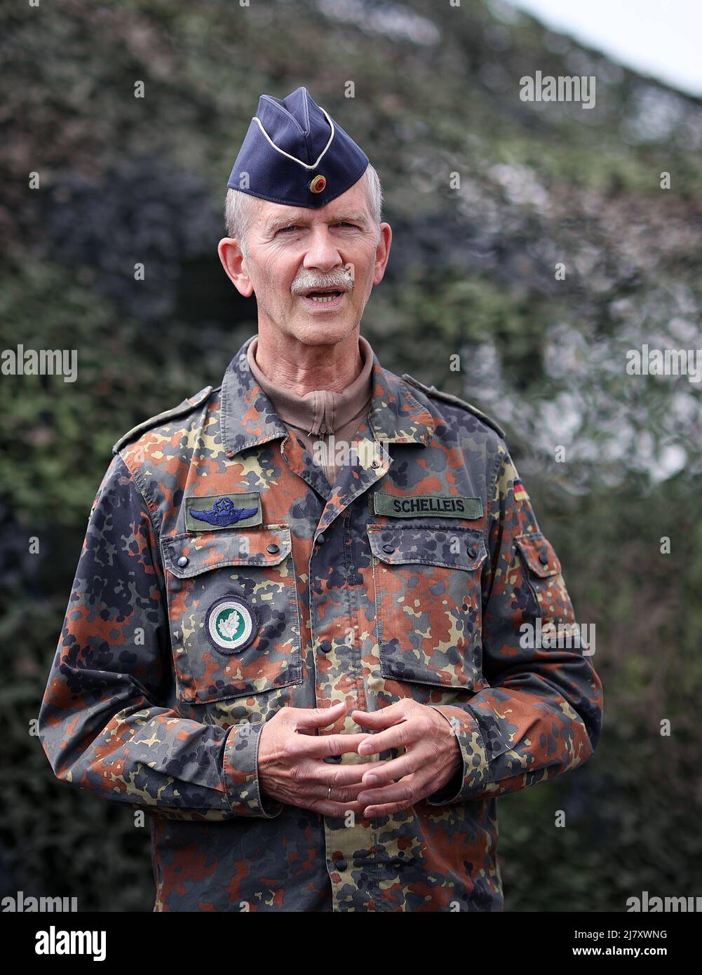 11 May 2022, Saxony-Anhalt, Sülzetal: Lieutenant General Martin ...