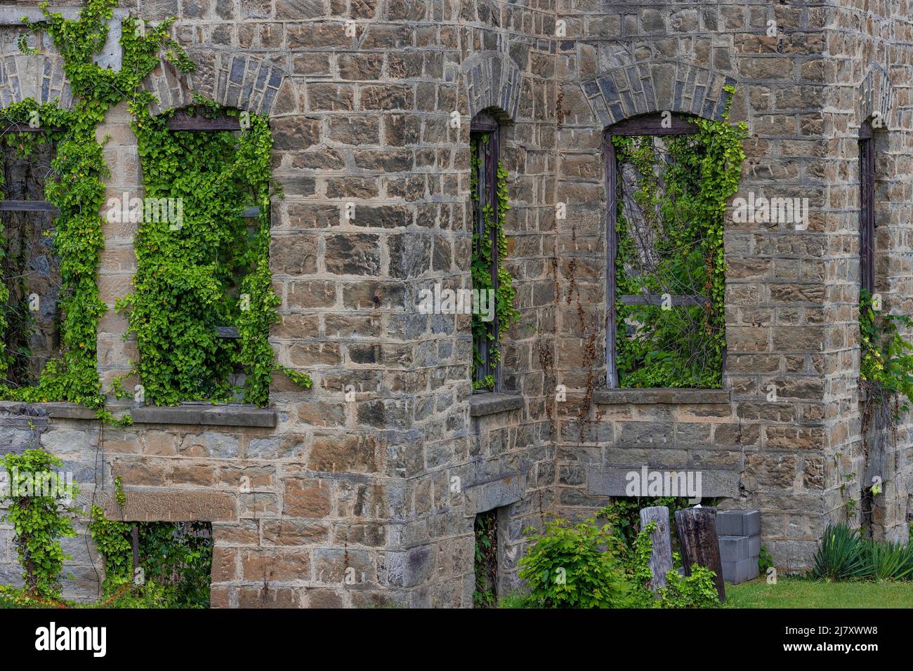 Decaying building hi-res stock photography and images - Alamy