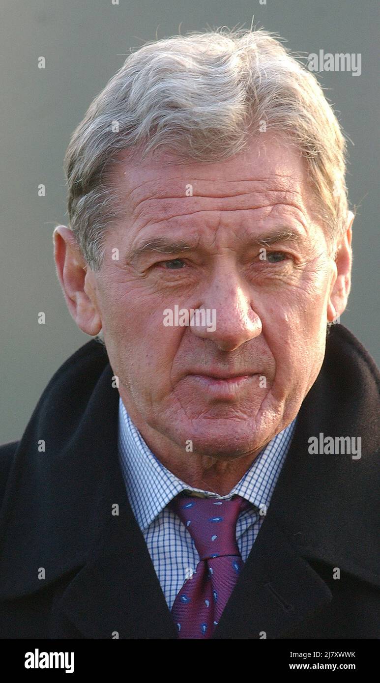 PORTSMOUTH CHAIRMAN MILAN MANDARIC PIC MIKE WALKER, 2004 Stock Photo - Alamy