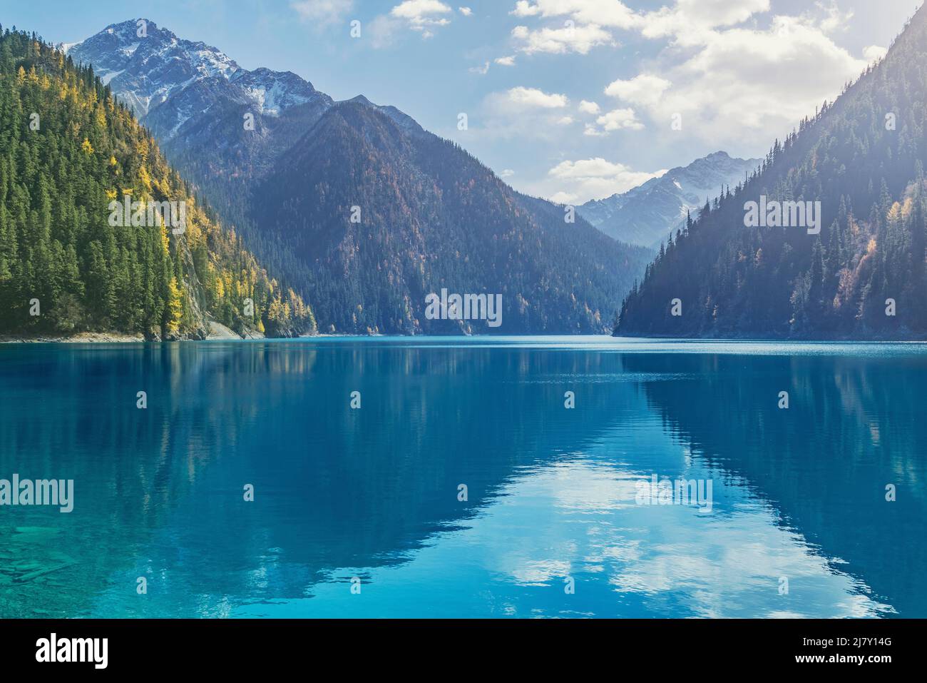 View of Long Lake at autumn day time. Jiuzhaigou nature reserve ...