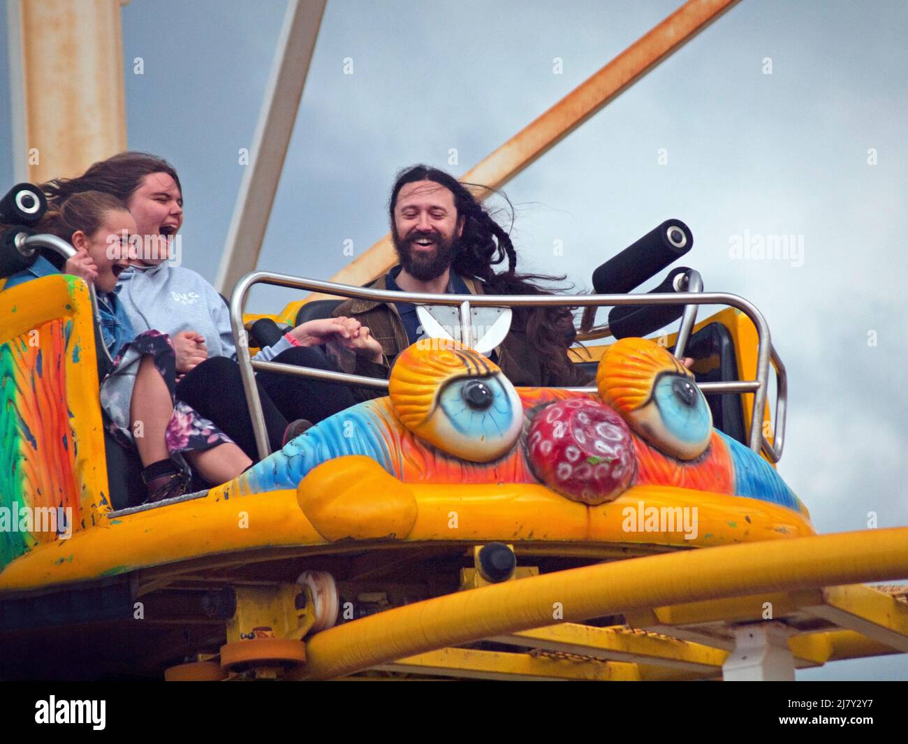 Fun on an amusement ride on Brighton Pier Stock Photo - Alamy