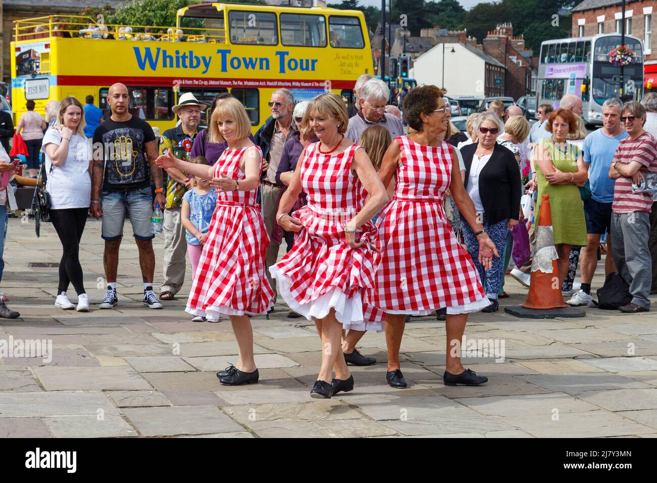 Traditional and Morris Dancing at the Whitby Folk Week Stock Photo - Alamy