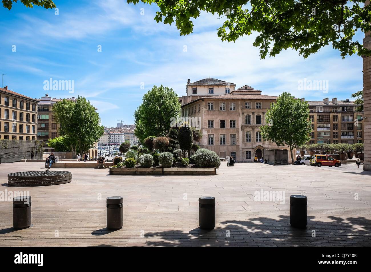 Villeneuve bargemon plaza hi-res stock photography and images - Alamy