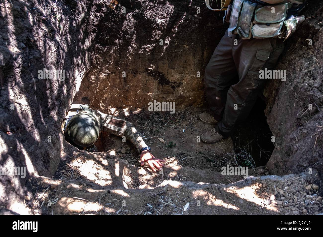 Russian soldiers in a trench hi-res stock photography and images - Alamy