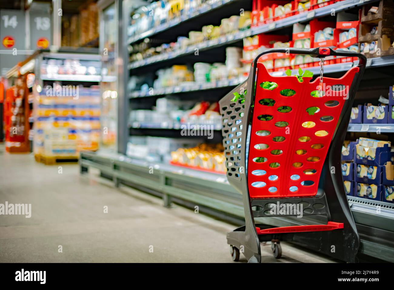 A shopping cart with grocery products in a supermarket Stock Photo - Alamy