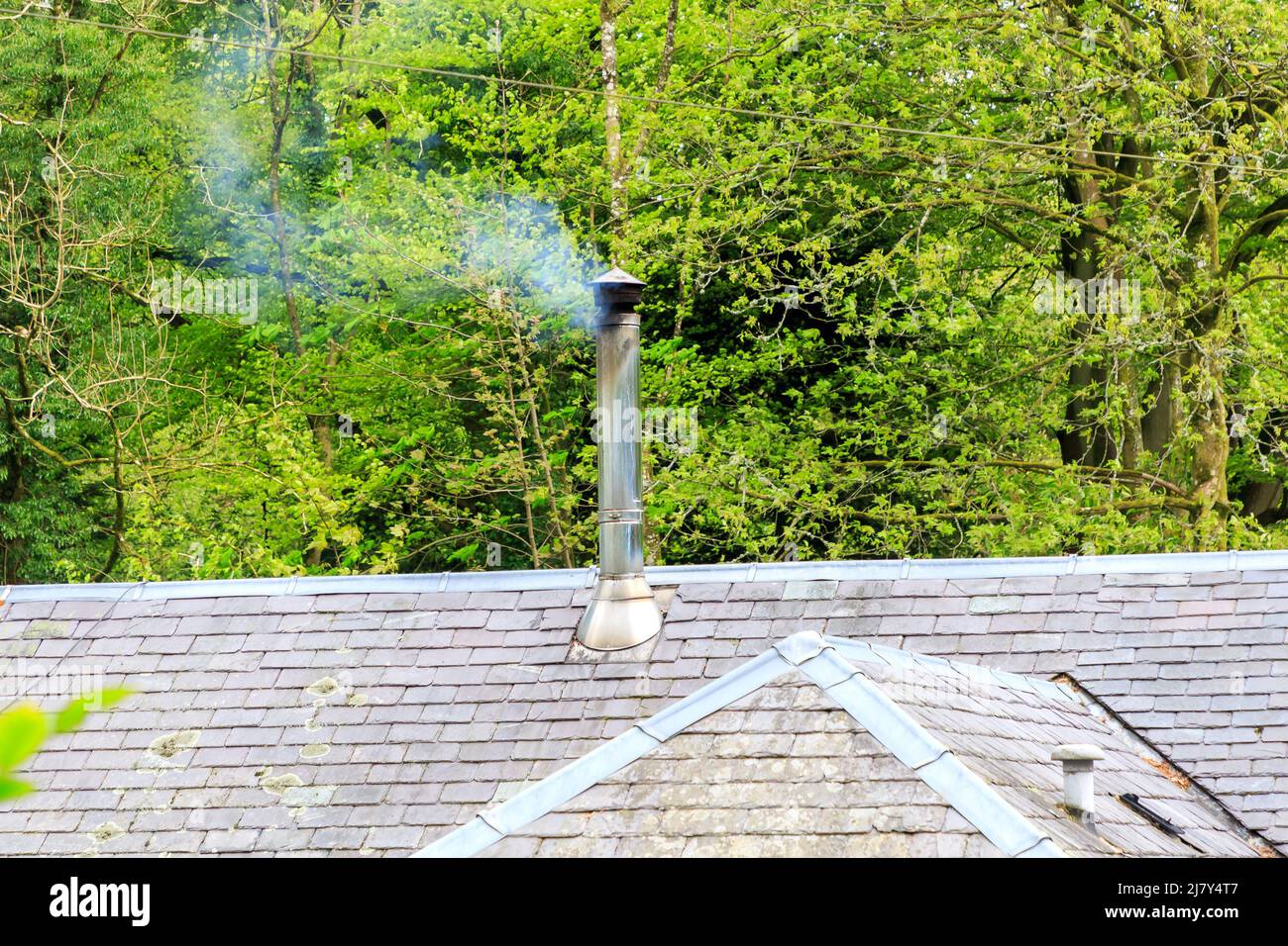 Chimney smoke house uk hi-res stock photography and images - Alamy