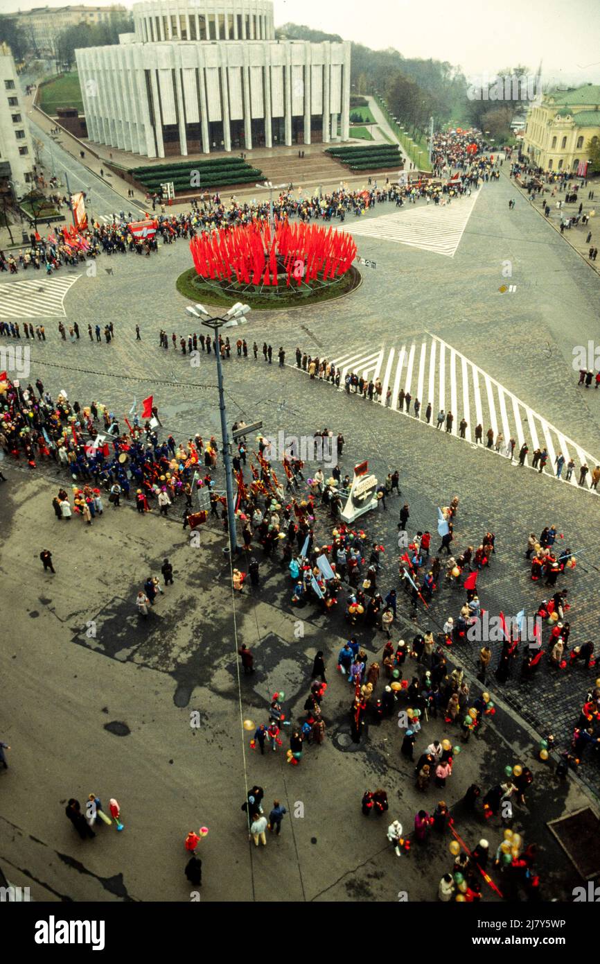 Soviet flag parade 1989 hi-res stock photography and images - Alamy