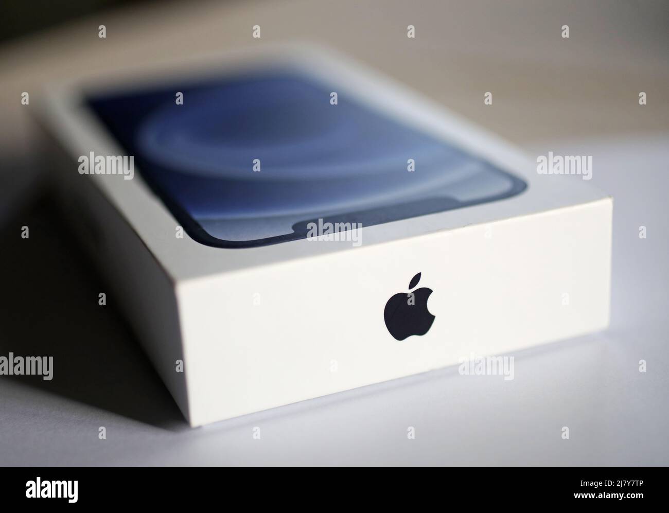 Iphone 12 Box High Resolution Stock Photography and Images - Alamy
