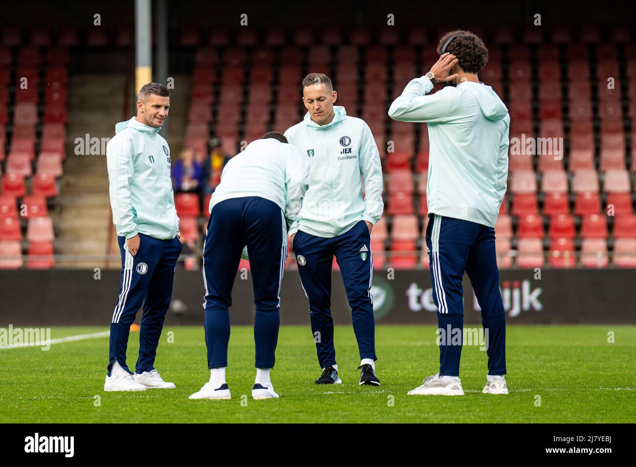 Deventer - Bryan Linssen of Feyenoord, Cole Bassett of Feyenoord, Jens ...