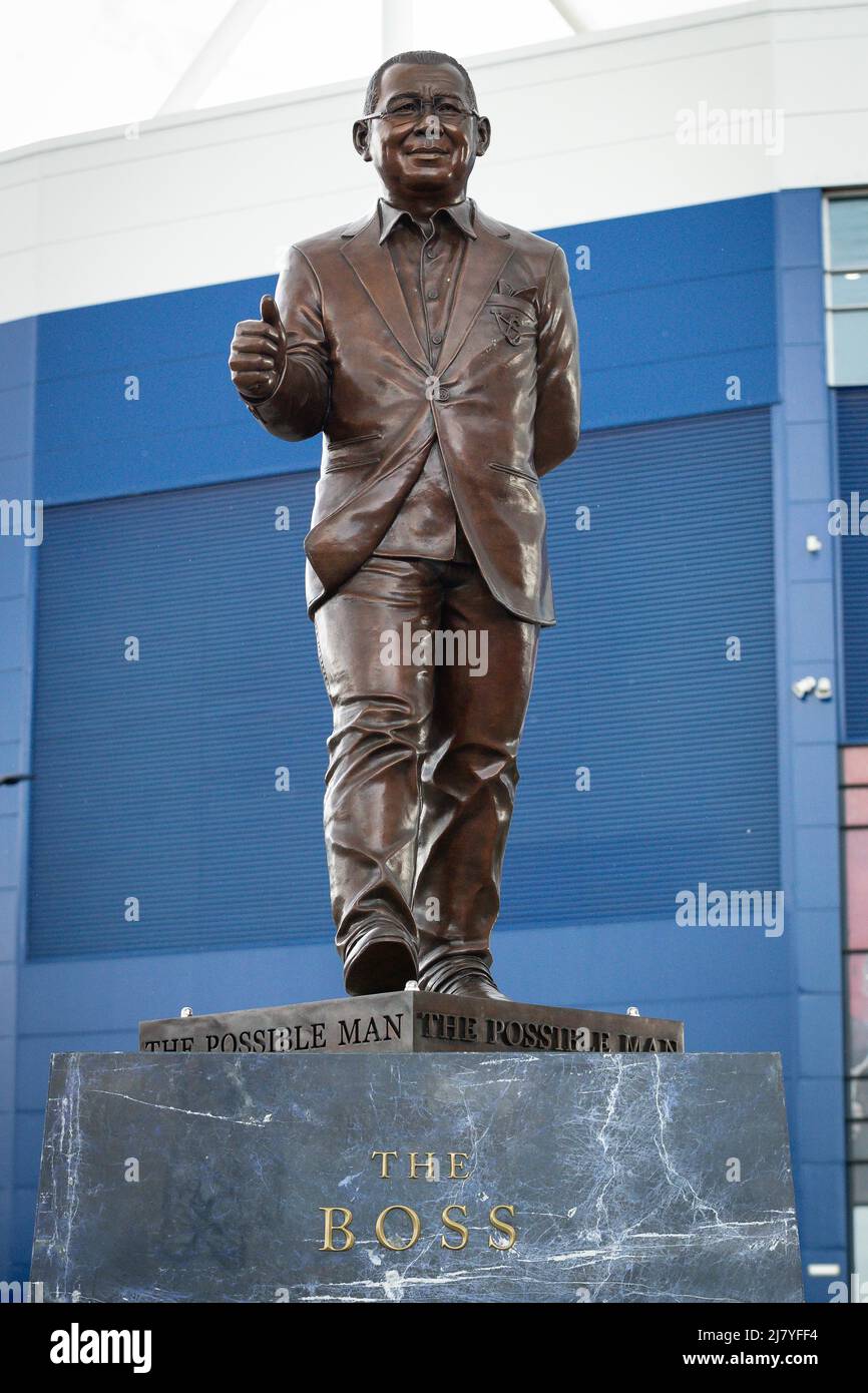 Leicester City's new statue commemorating the life of late Chairman Khun Vichai ...
