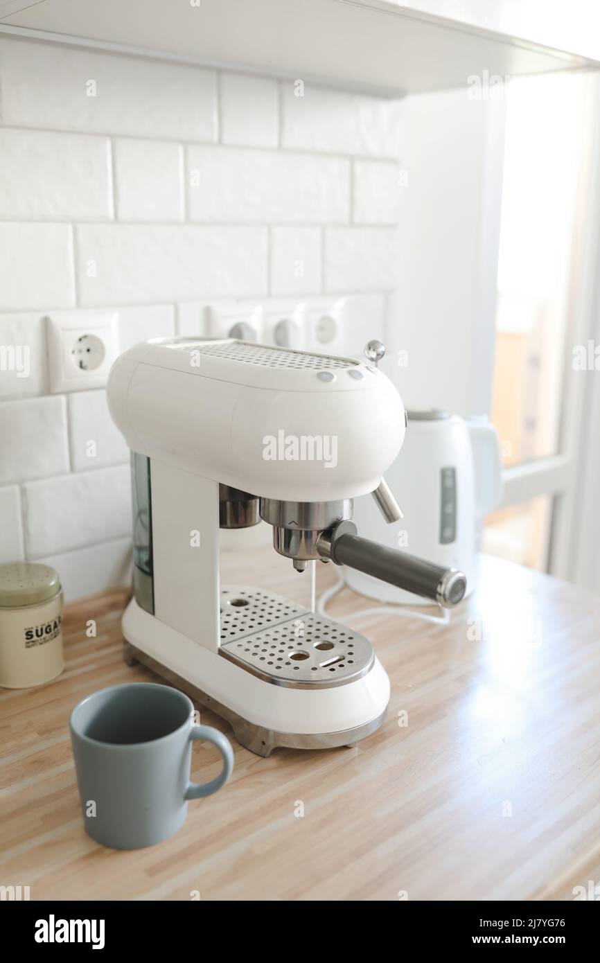 White coffee machine hi-res stock photography and images - Alamy