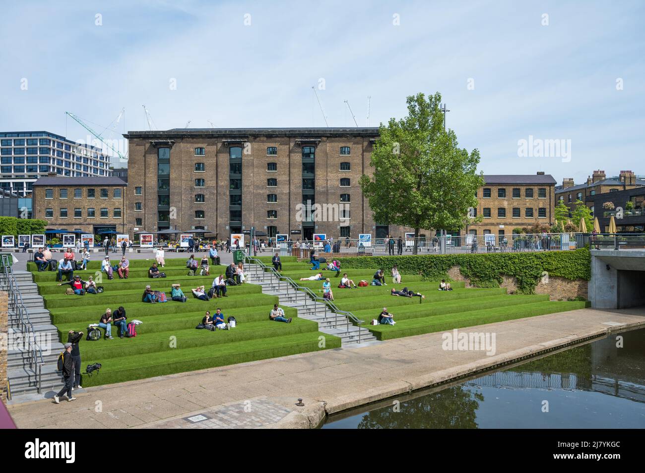 Grassed bank hi-res stock photography and images - Alamy