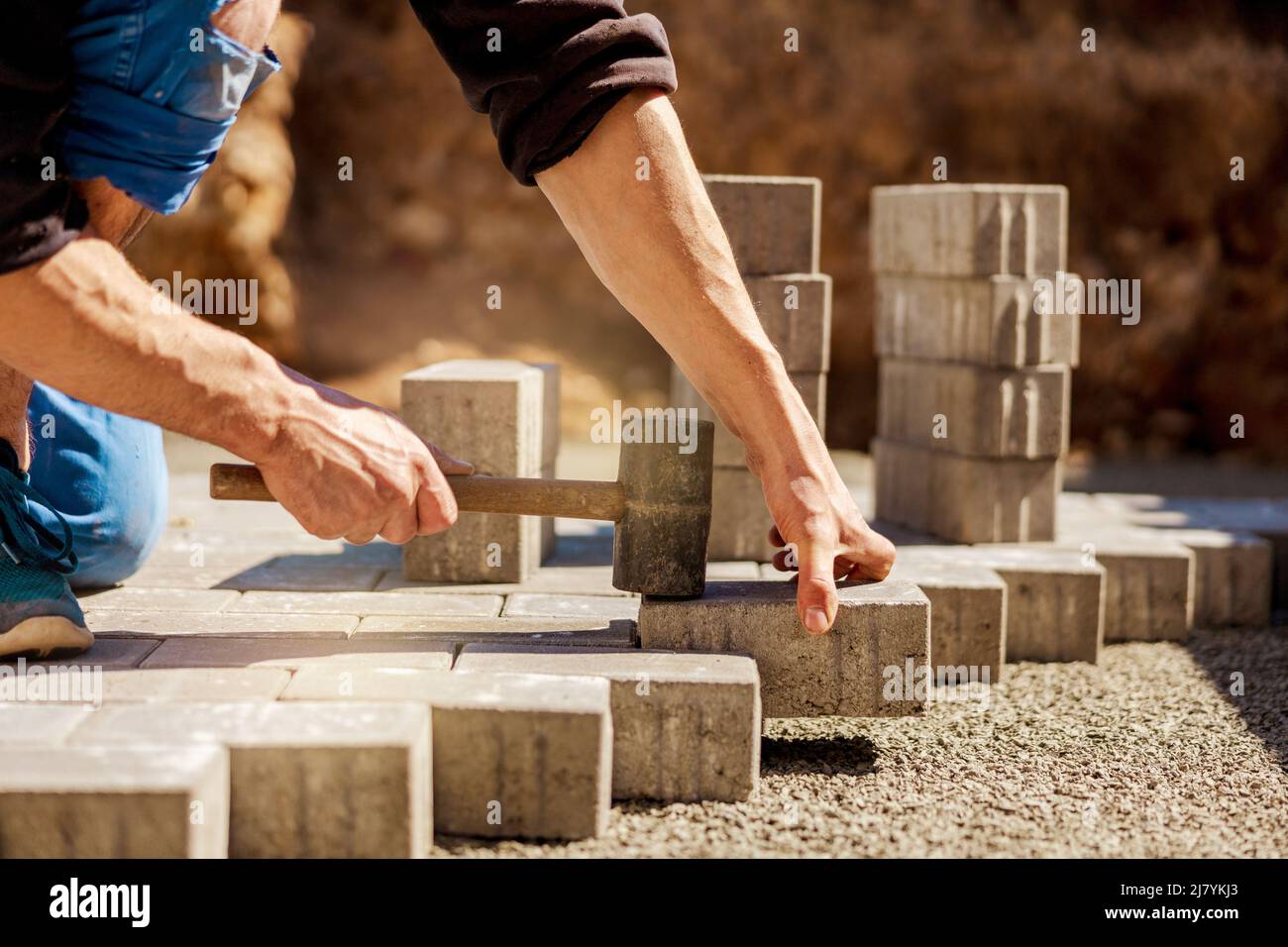 Hand laying brick hi-res stock photography and images - Alamy