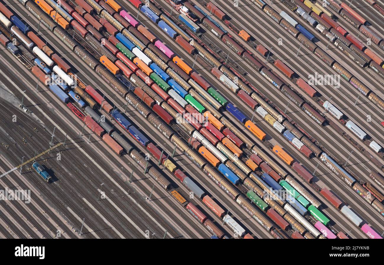 Seevetal, Germany. 11th May, 2022. Freight trains stand at the Maschen ...
