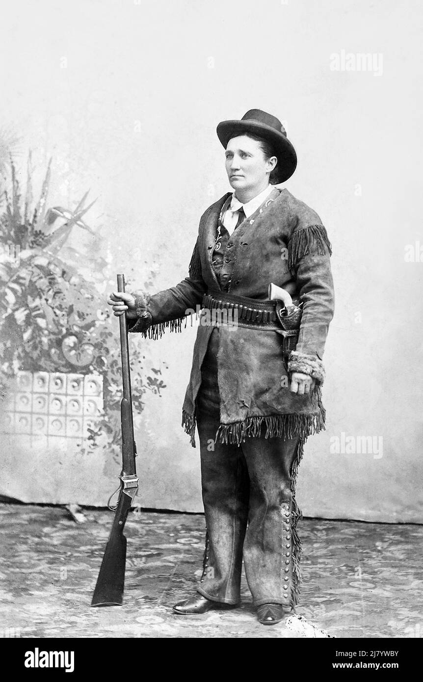 Cowgirl with rifle hi-res stock photography and images - Alamy