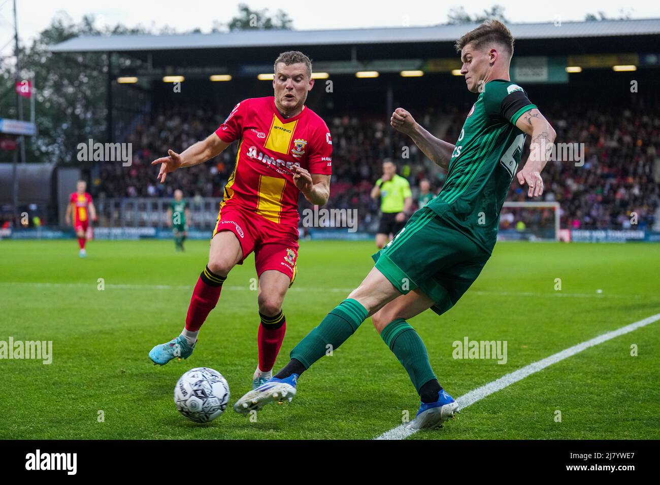 Deventer - Philippe Rommens of Go Ahead Eagles, Ramon Hendriks of ...